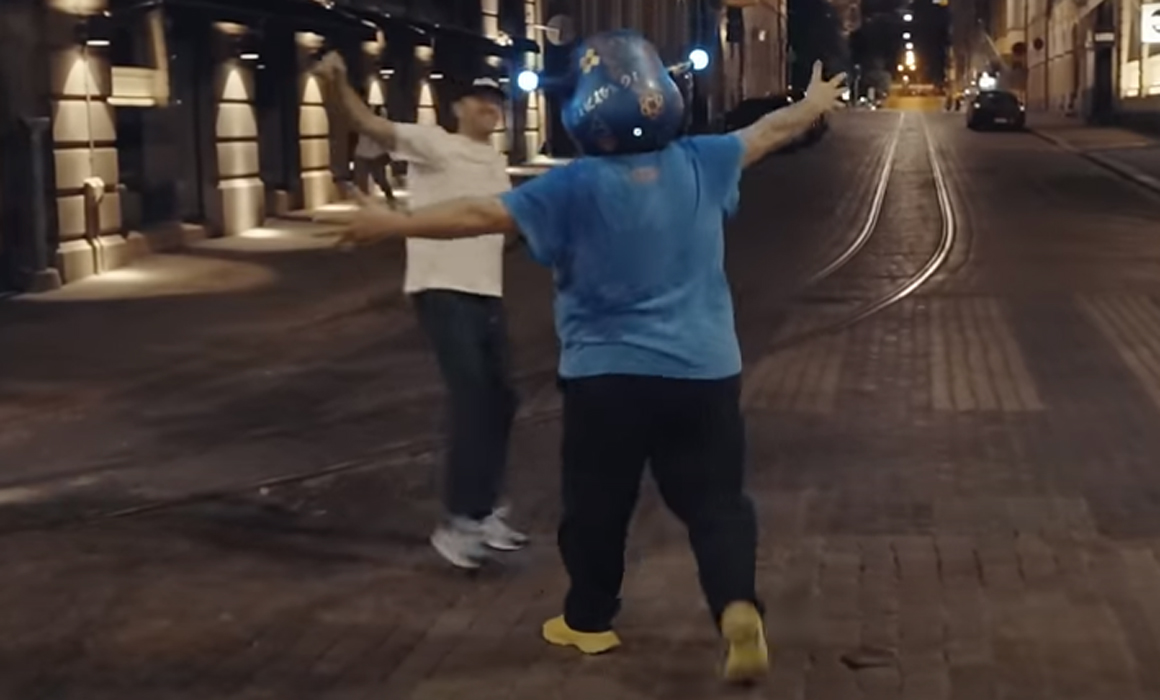 Zerb también se siente como si se estuviera enamorando como Coldplay ...