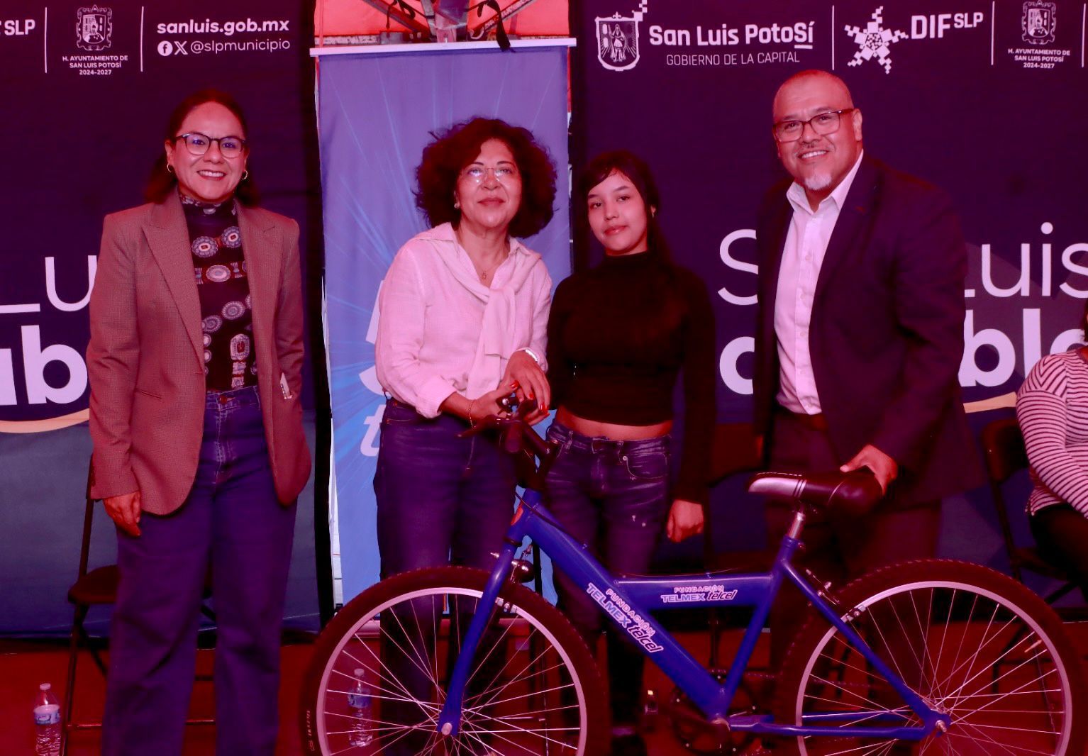 Dona Fundación Telmex-Telcel equipos y materiales al DIF de la Capital - Momento | San Luis Potosi